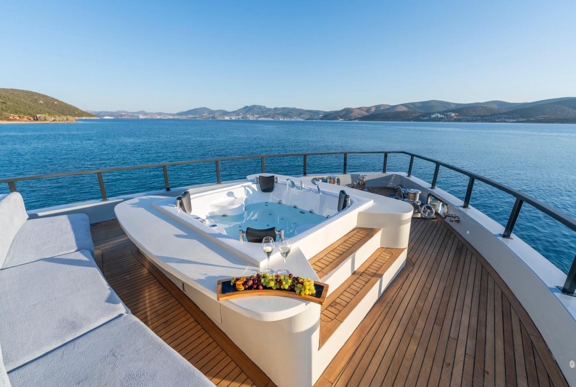 Luxury Trawler Calm Down | 30m Yacht for 12 Guests in Turkey