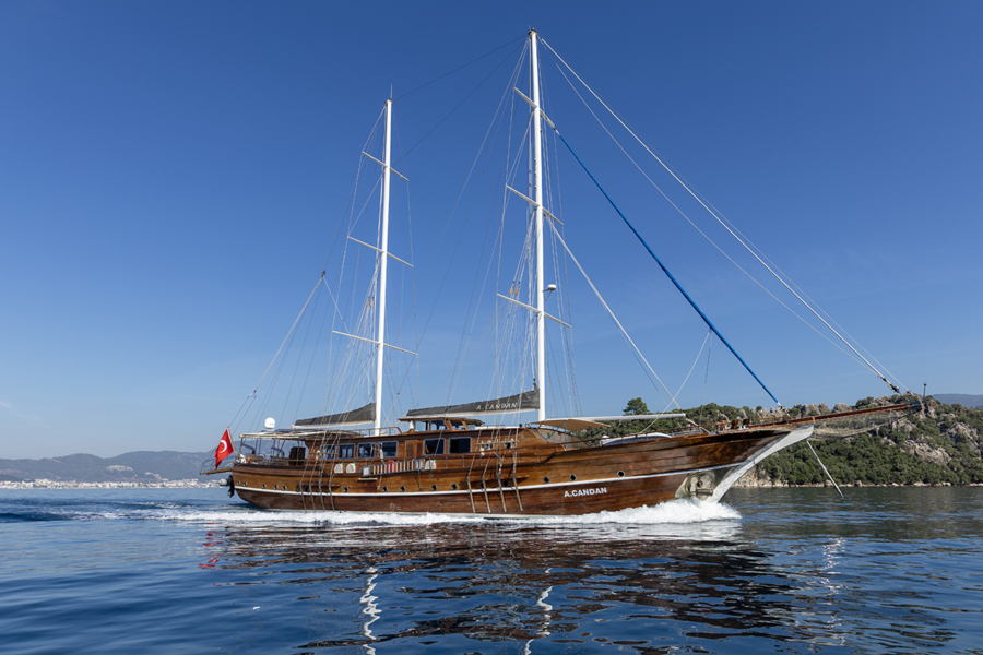 Differences Between Standard and Luxury Gulet Charters in Turkey